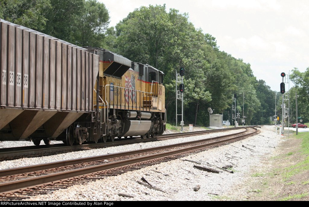 UP SD70ACe 8404 approaches the green signal